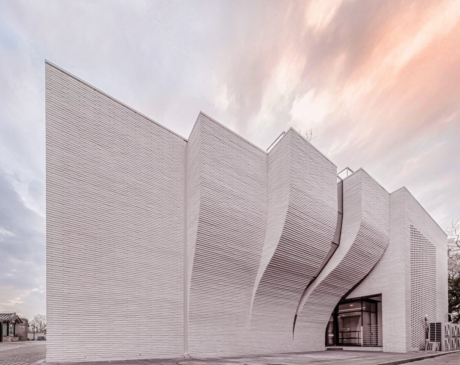 Volumetric Urban Space / LESS ARCHITECTS | ARCHCOD