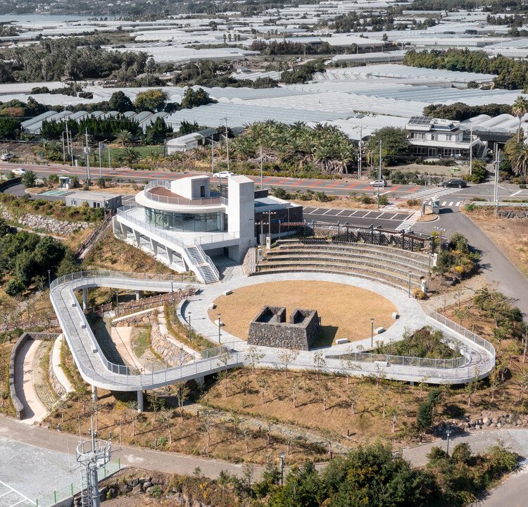 Circular Loop / ﻿HaengUnSiWoo Architects | ARCHCOD